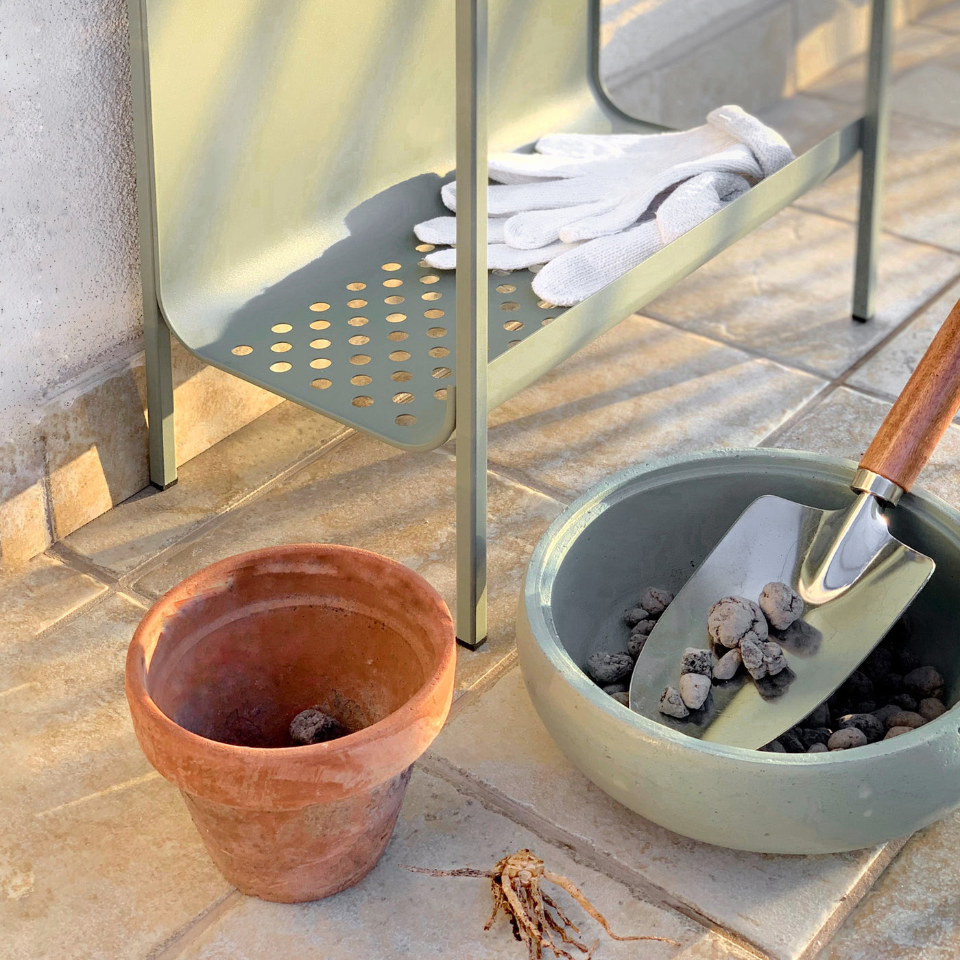 Levante - Outdoor shelf